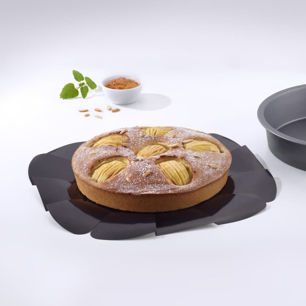 NoStik Reusable Cake Tin Liner - 20cm - Stuff for the Kitchen